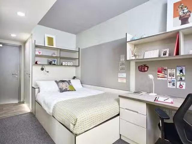 Just in! 1 BR LIV Student Sheffield Starter En suite