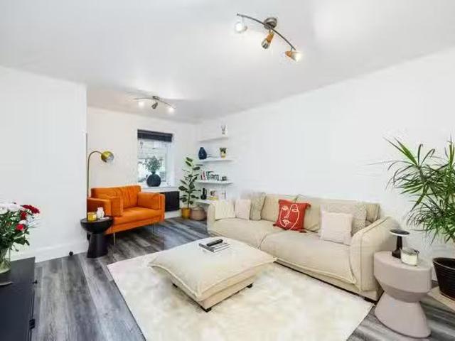 Unique 1 BR Lymington Close, London