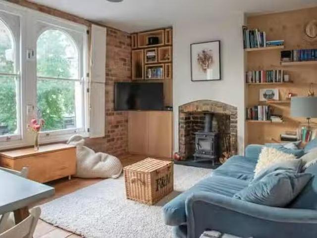 Charming 1 BR Maxted Road, London