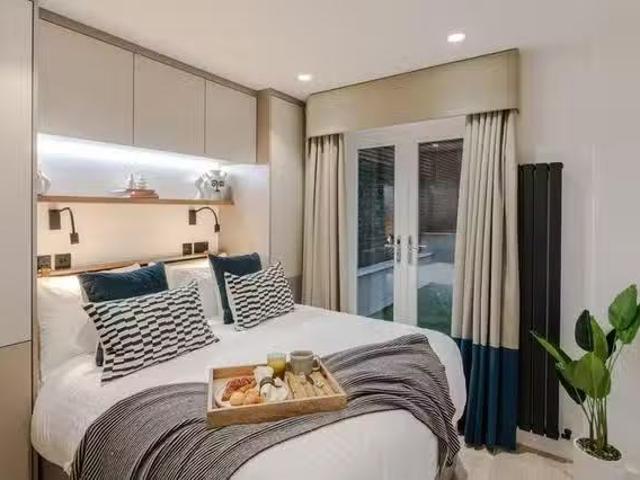 Deal! 1 BR Marloes Road