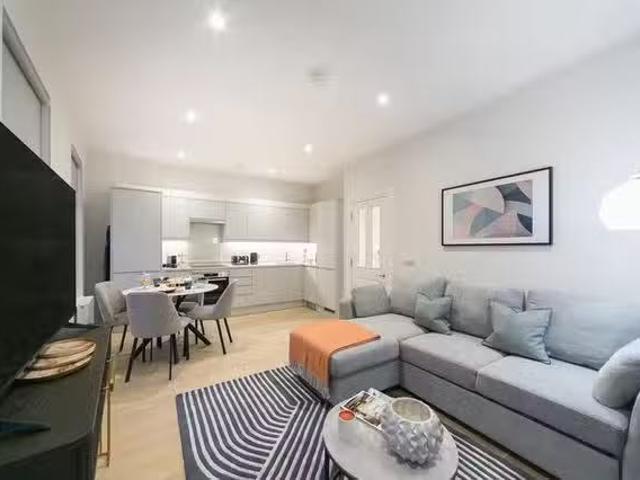 Cozy 1 BR Martlett Court