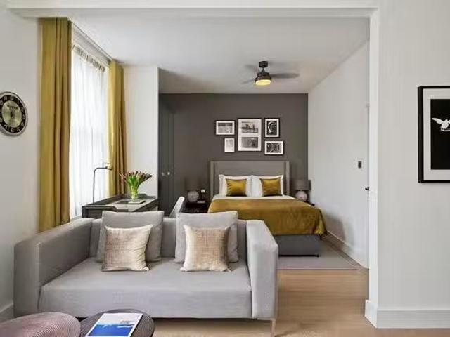 Nice 1 BR Nevern Place, London