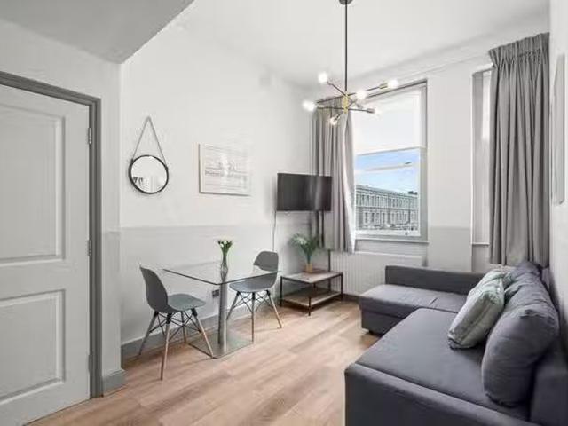 Unique 1 BR Nevern Road
