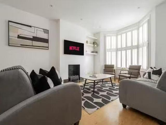 Cheap 1 BR Shorrolds Road, London
