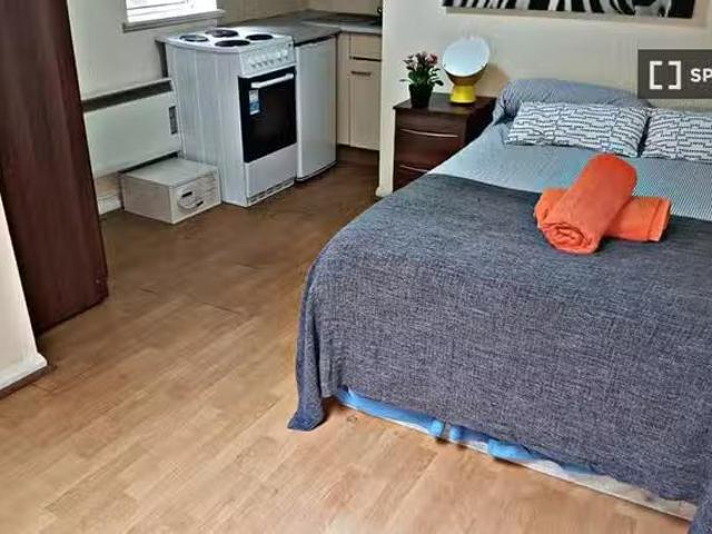 For Rent! 1 BR Studio for rent in London