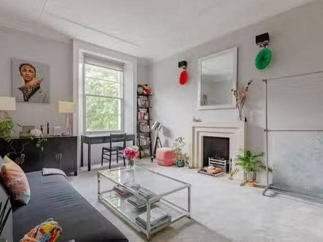 Deal! 1 BR St. George's Square