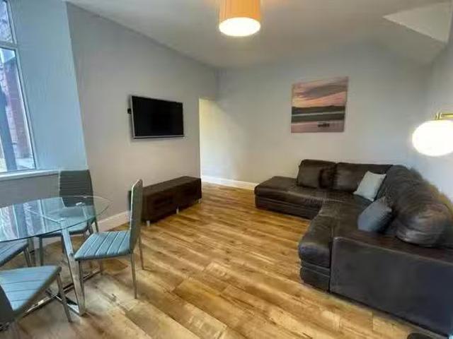 Nice 1 BR St Mary's Road, Manchester