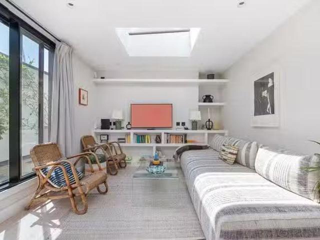 Deal! 1 BR Pembroke Road