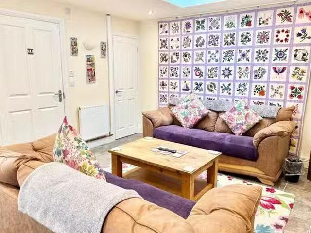 Charming 1 BR Pentyla Road