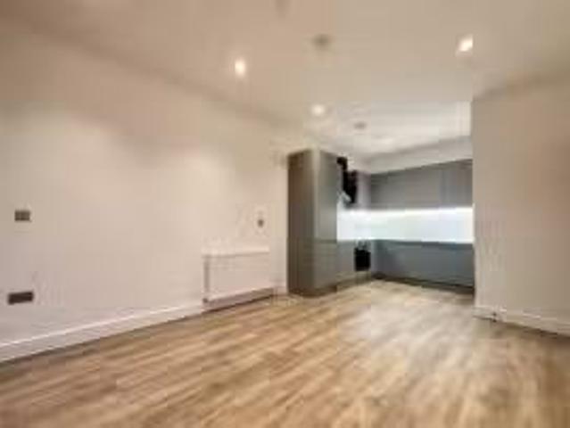 New 1 BR Property & Houses to Rent: Roop House, Fleet, Hampshire