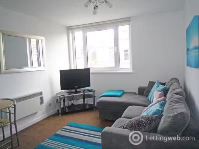 Just in! 1 BR Property to rent in 53h Esslemont Avenue, AB25 1ST