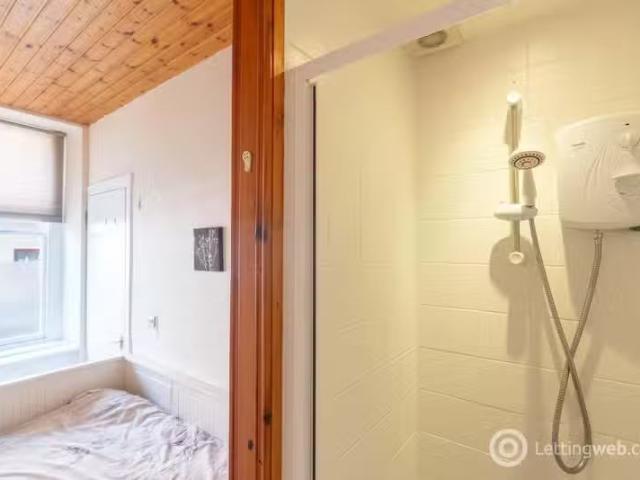 Cozy 1 BR Property to rent in 14 Moncrieff Terrace