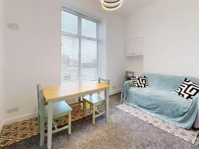 Cozy 1 BR Property to rent in 173A, Great Northern Road, Aberd.