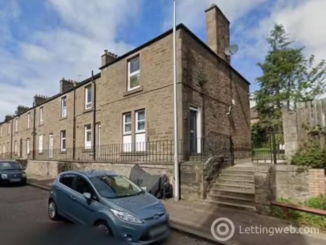 Cozy 1 BR Property to rent in 18 Pitfour Street, Dundee, DD2 2.