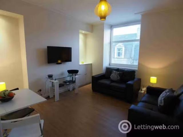 Cozy 1 BR Property to rent in Wallfield Place, Top Left, AB25