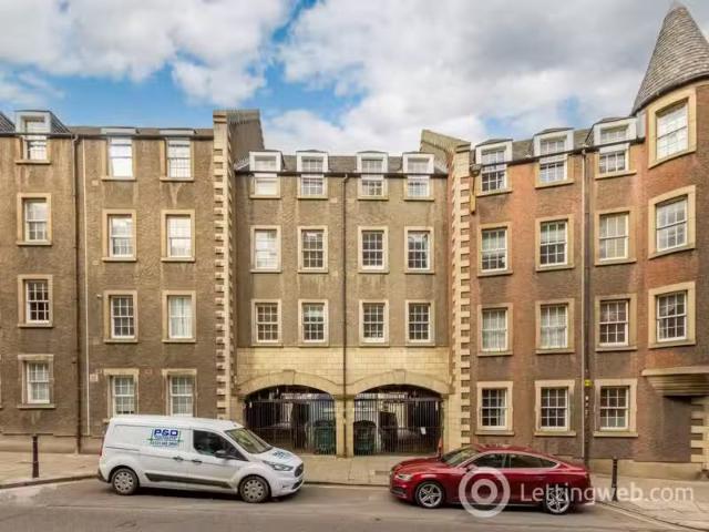 Cozy 1 BR Property to rent in Websters Land, Grassmarket, Edin.