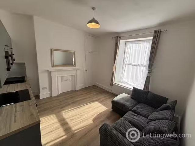 Cozy 1 BR Property to rent in Ashvale Place, City Centre, Aber.