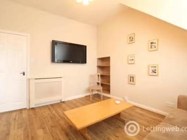 Just in! 1 BR Property to rent in Ashvale Place, Top Floor, AB10