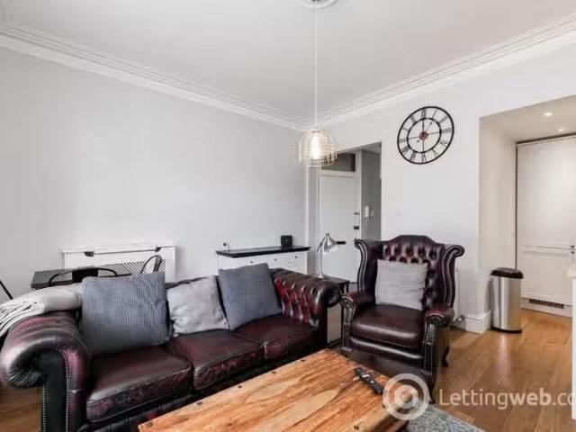 Unique 1 BR Property to rent in Balmoral Place, City Centre, A.