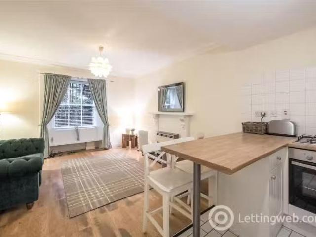 Cozy 1 BR Property to rent in Cumberland Street, Edinburgh, EH3