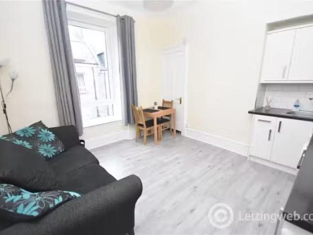 Cozy 1 BR Property to rent in Esslemont Avenue, Aberdeen, AB25