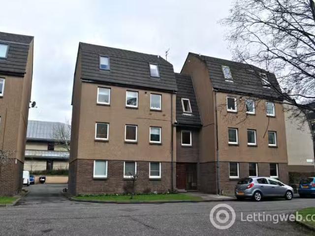 Just in! 1 BR Property to rent in Flat 4, 7 Liddesdale Place.