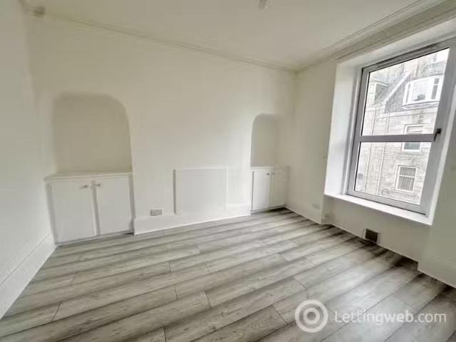 Just in! 1 BR Property to rent in Flat 5, 43 Esslemont Avenue.