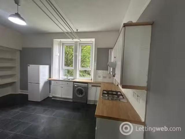 Cheap 1 BR Property to rent in Fulbar Street, Renfrew, Renfrew.