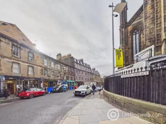 Cozy 1 BR Property to rent in Johnston Terrace, Old Town, Edin.