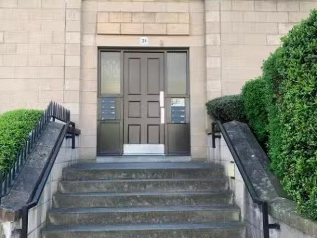 Cozy 1 BR Property to rent in Rankeillor Street, South Side, E.