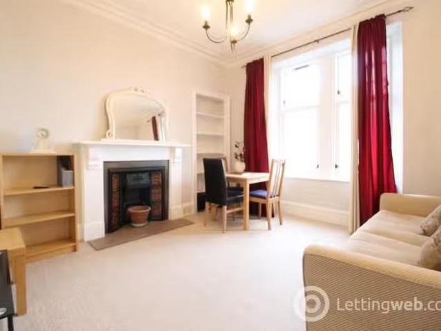 Unique 1 BR Property to rent in Rosemount Place, Top Left, AB25