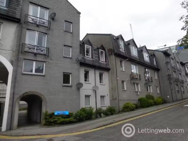 Unique 1 BR Property to rent in Strawberry Bank Parade, Holbur.