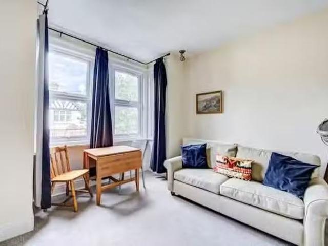 Deal! 1 BR Roxborough Road, Harrow