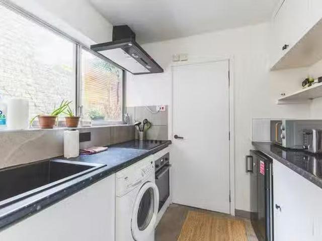 Nice 1 BR Rocliffe Street, London