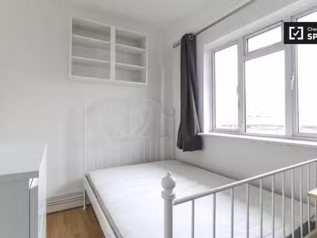 For Rent! 1 BR Room for rent in 4 bedroom flat in Shoreditch.