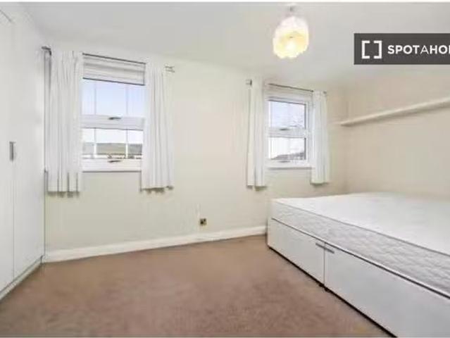Cheap 1 BR Room for rent in 6 bedroom house in Merton, London
