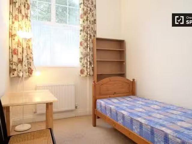 Rental! 1 BR Room for rent in 3 bedroom house, Willesden, London