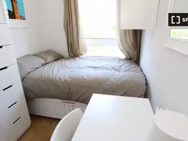 Cozy 1 BR Room in shared apartment for rent in Bow East, London