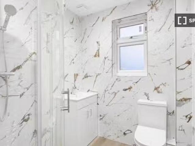 Cheap 1 BR Room in shared apartment in London