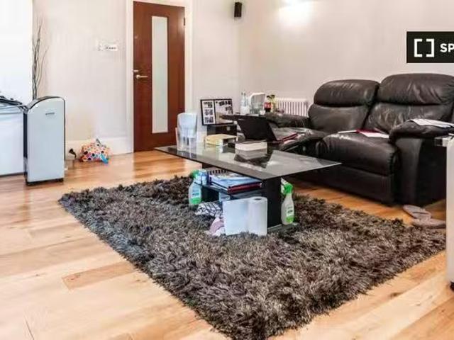 Cozy 1 BR Rooms for rent in 4Bedroom Apartment in Westminster.