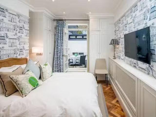 Charming 1 BR Warwick Square
