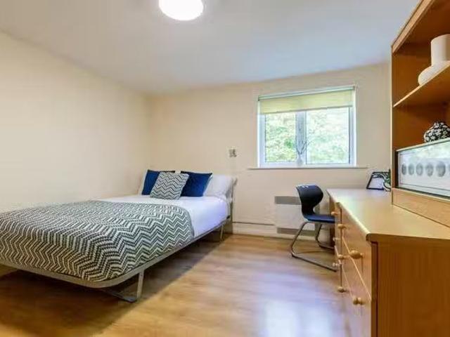 For Rent! 1 BR Weston Court Bronze Non Ensuite