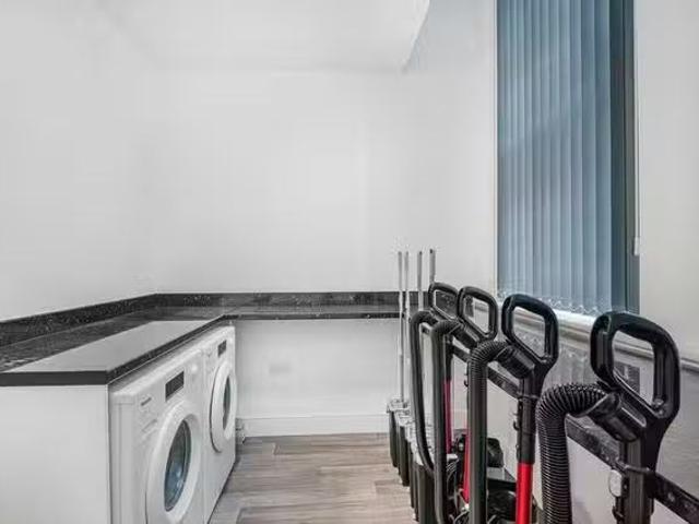 Charming 1 BR Union Court