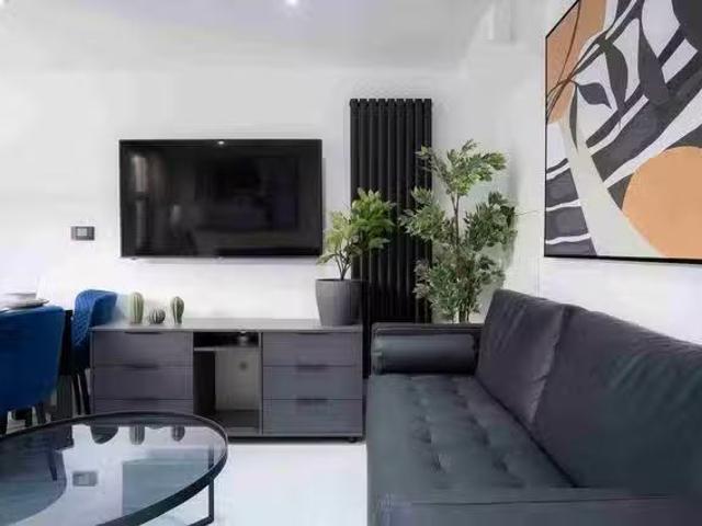 Deal! 1 Room 20 Coulson Road 6 Beds 5 Baths