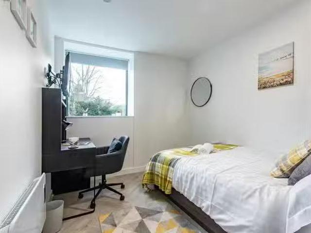 New 1 Room Broadgate House Student Living 3 Bed Cluster
