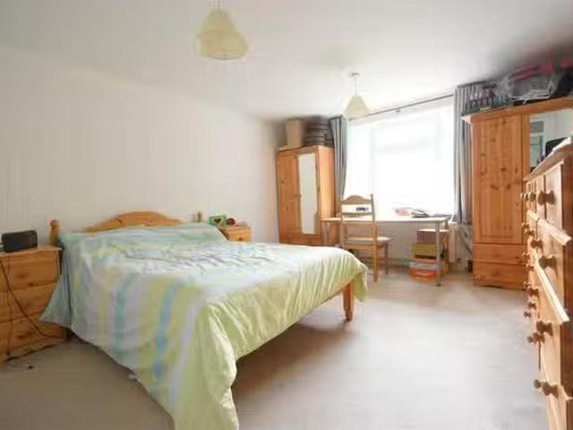 Just in! 1 Room Entire Place·4B1.5B···127 Sellywood Road, Bour.