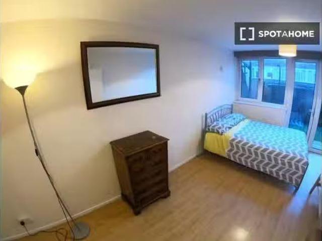 For Rent! 1 Room Room for rent in a 4 bedroom houseshare in An.