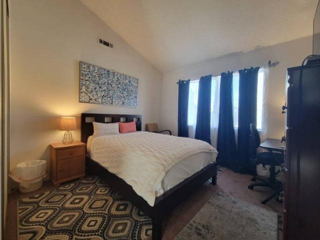 Cozy 1BR Townhouse Room in North Redondo Beach |