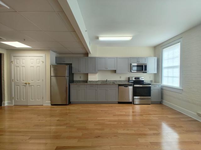 Cozy 1BR in historic Bingham Place building on North St in Bristol!