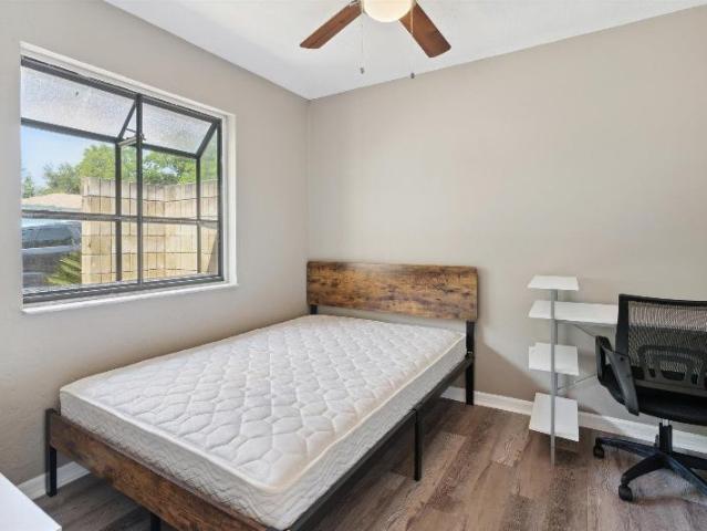 Cozy 1BRBA Room in Gainesville Multi_Family Home